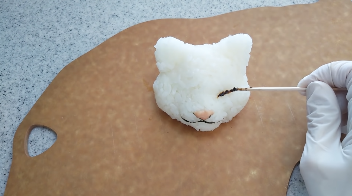 Beyond rice balls: How to make an edible onigiri rice cat【Video ...