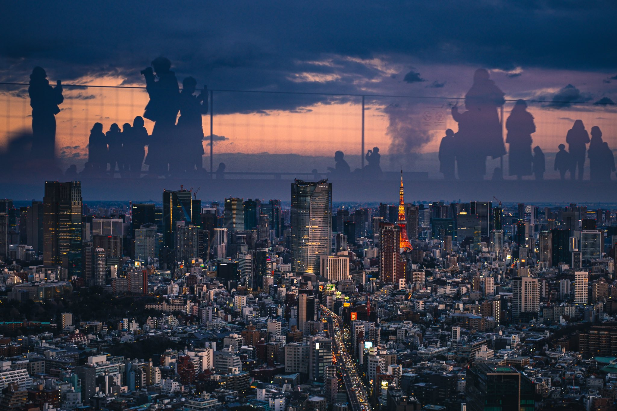 People in the Tokyo sky, and with no CGI! Photographer’s amazing photo ...