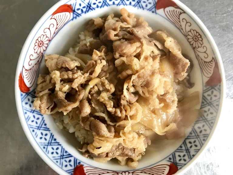 From beef bowl to beef pouch? Taste testing Yoshinoya’s instant gyudon ...