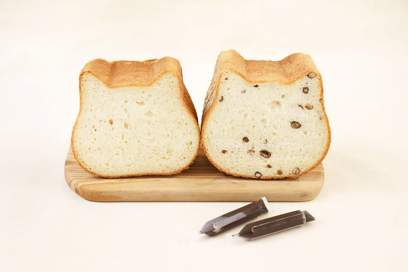 Japan’s heart-melting, mouthwatering cat-shaped bread can now be ...