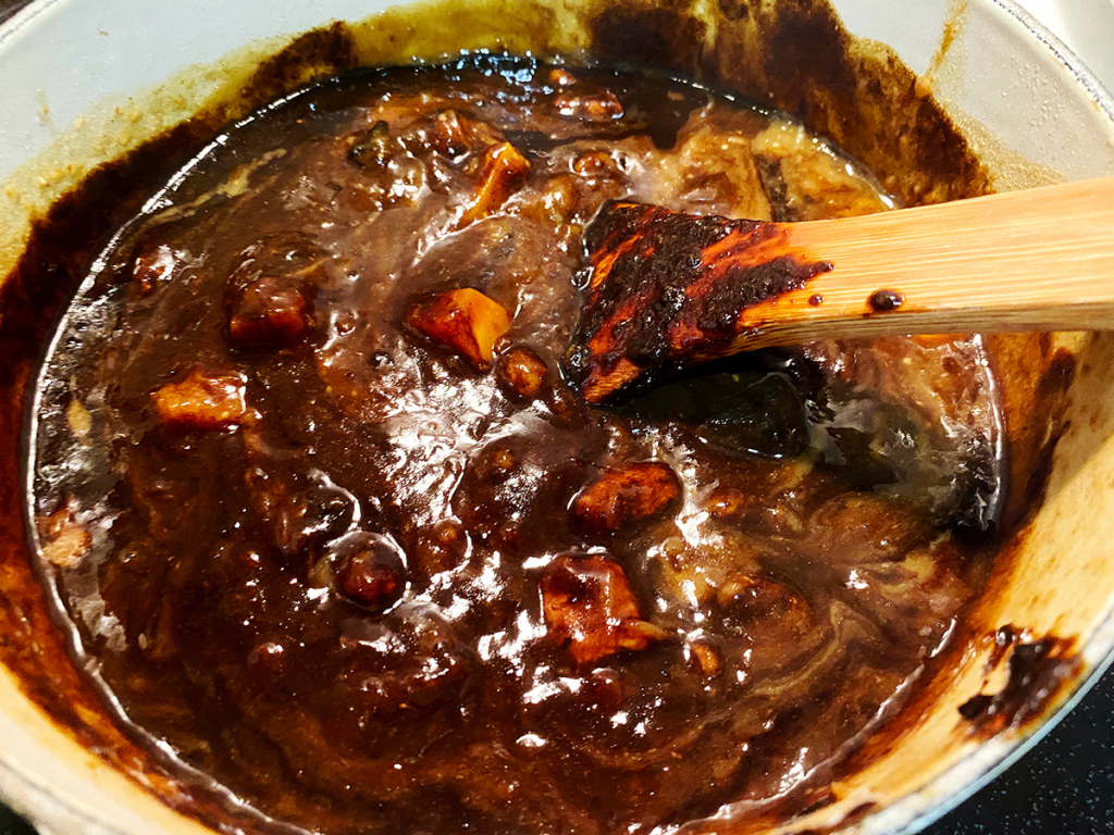 We test out the recipe for “botayama curry” featuring black sauce and ...