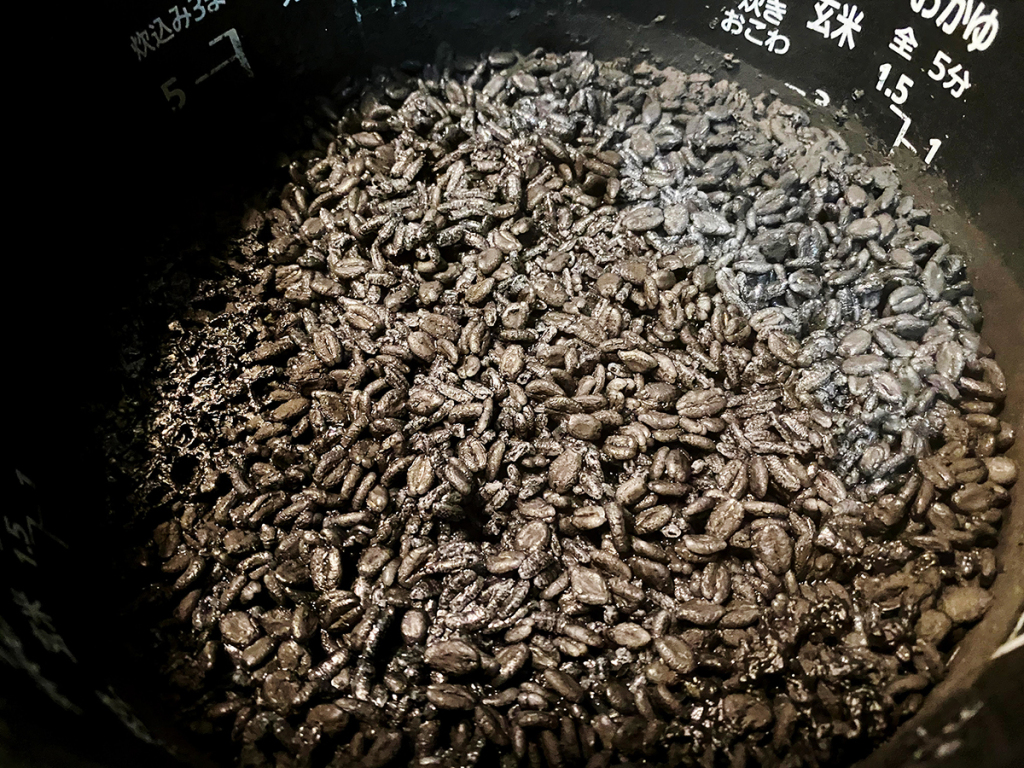 We test out the recipe for “botayama curry” featuring black sauce and ...