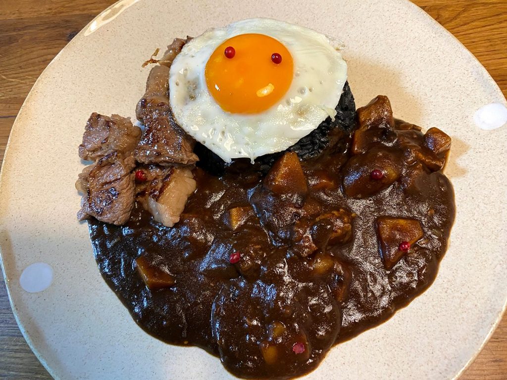 We test out the recipe for “botayama curry” featuring black sauce and ...