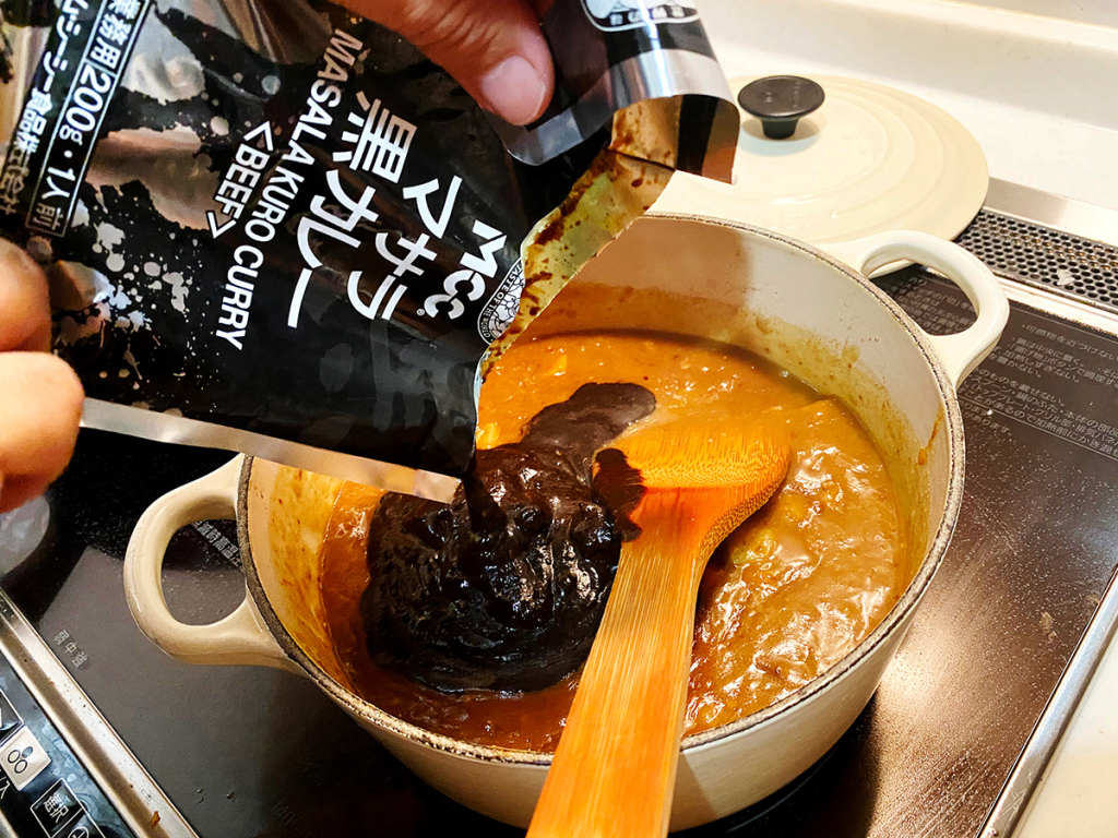We test out the recipe for “botayama curry” featuring black sauce and ...