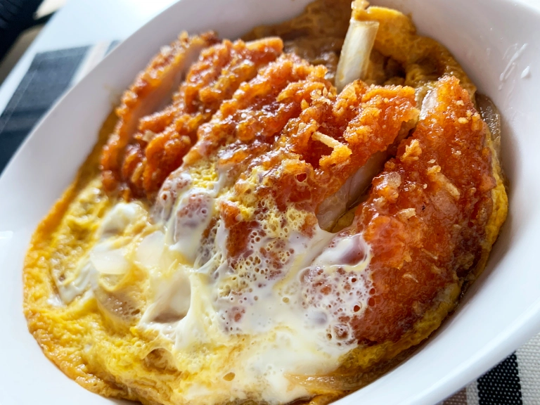 How to make a spicy chicken katsudon in just three minutes【SoraKitchen ...