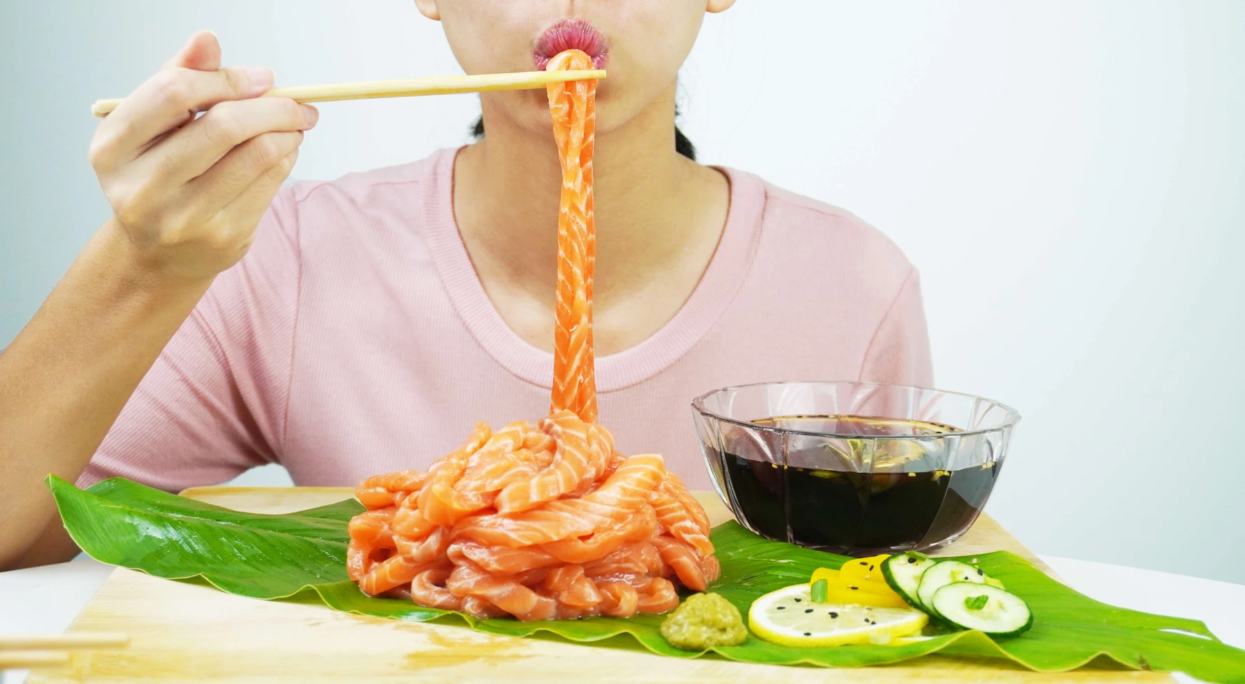 Salmon sashimi noodles: Terrifying, mouthwatering, or both?【Photos ...