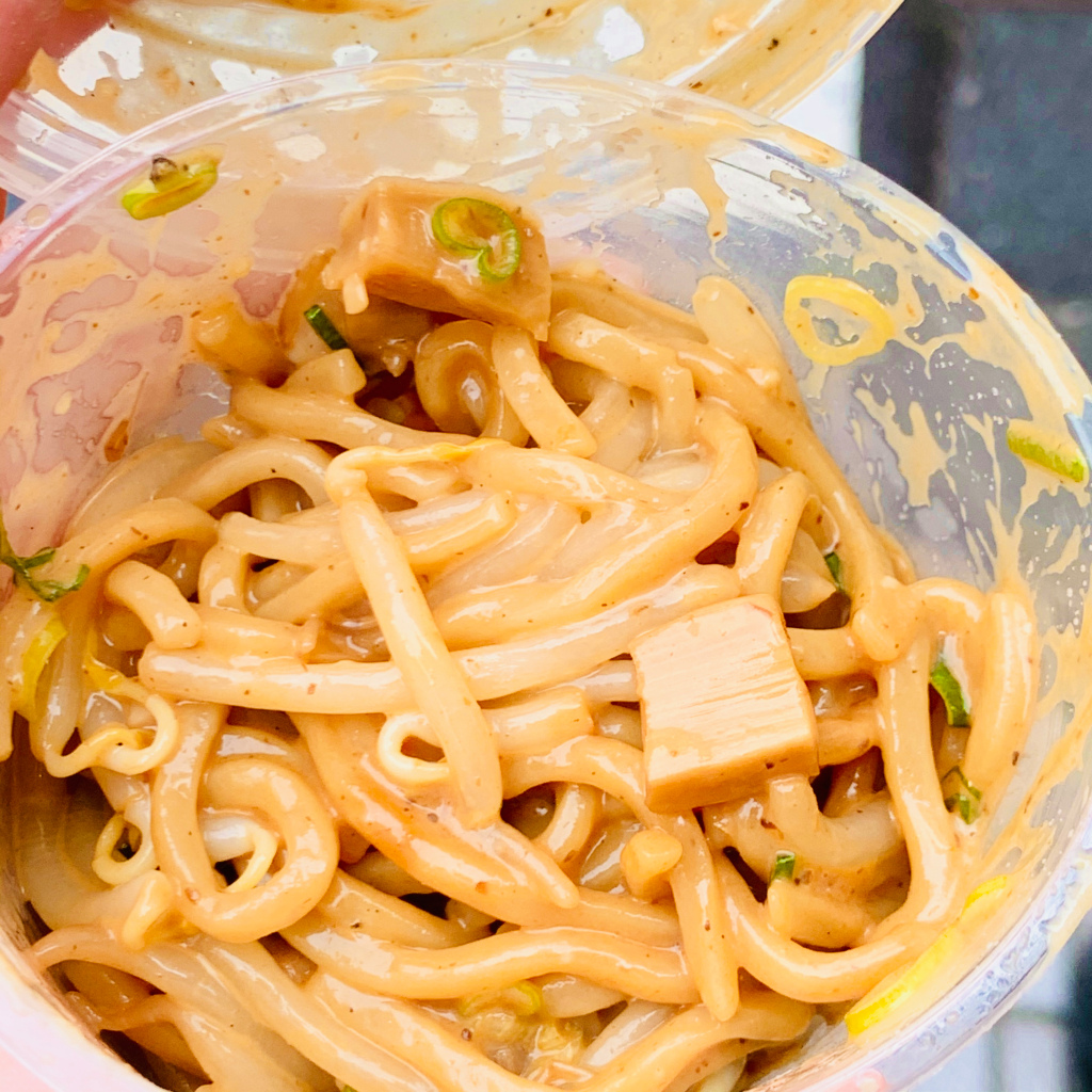 We try Akihabara’s new Shaken Ramen in a bubble tea cup 【Taste Test ...