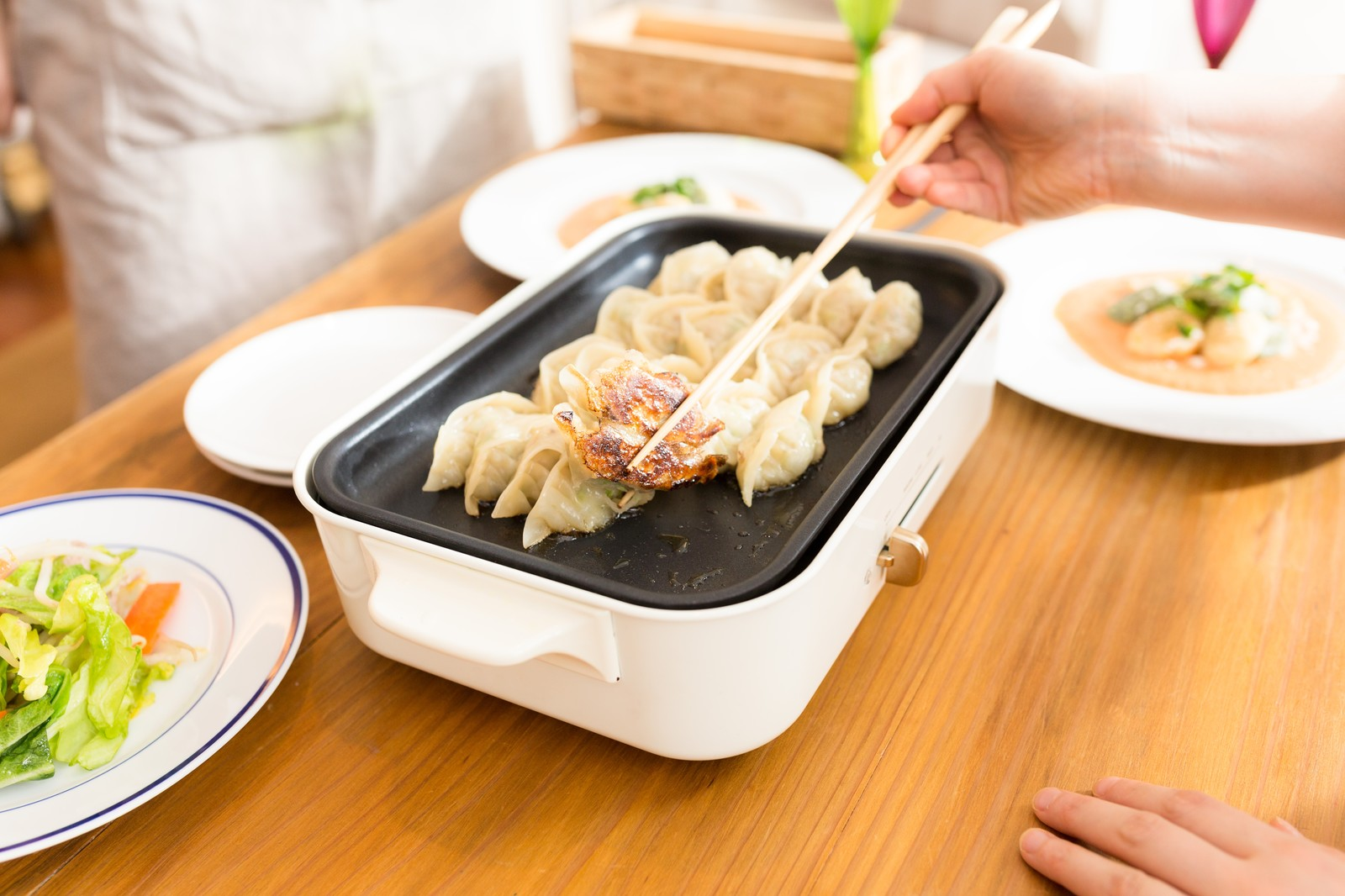 Making gyoza is a literal snap with this awesome Japanese kitchen ...