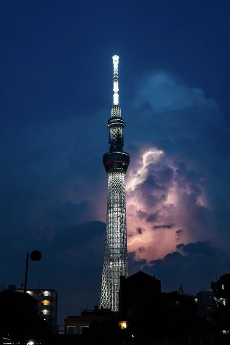 Lightning storm photos of the Skytree show the Tokyo symbol in a whole ...