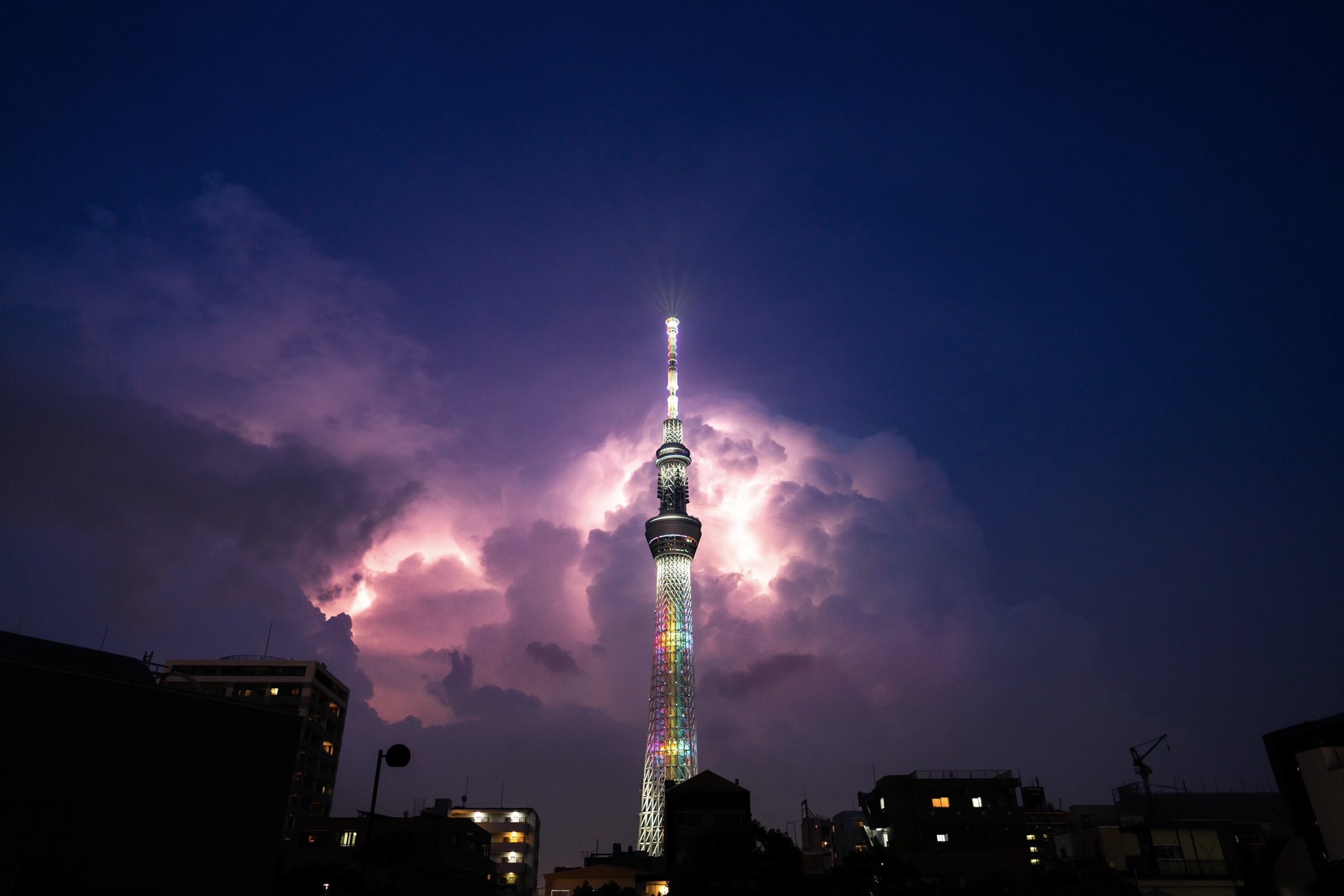 Lightning storm photos of the Skytree show the Tokyo symbol in a whole ...