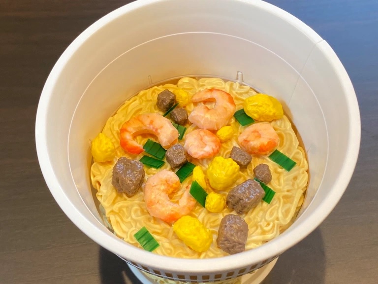 Weirdest plastic model ever – A 1:1-scale Cup Noodle, including the ...