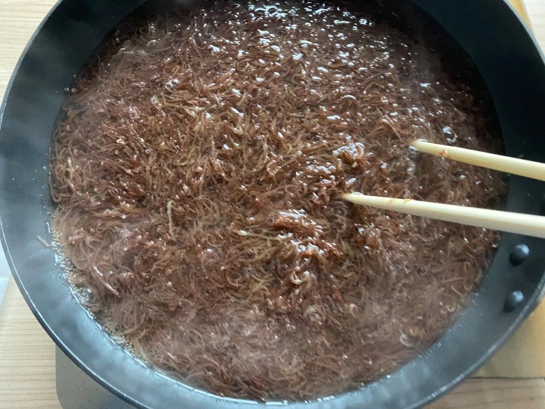 Making igisu, a traditional Japanese food even most Japanese people don ...