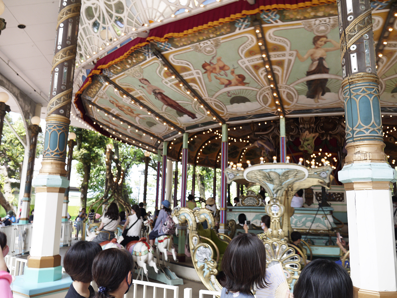 Our reporters visit an amusement park on its final day of operation ...