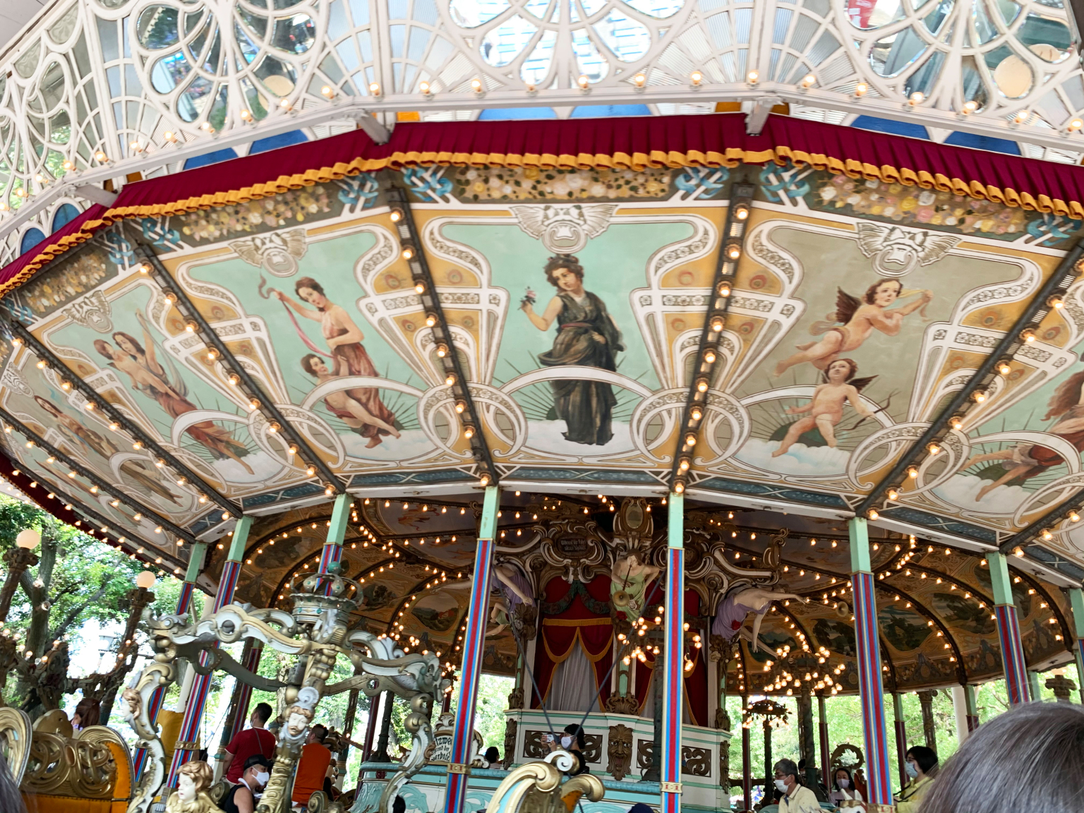 Our reporters visit an amusement park on its final day of operation ...
