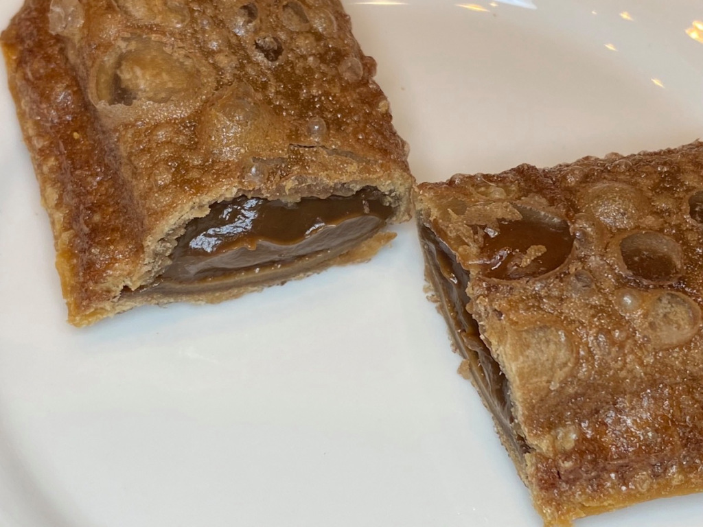 Taste-testing 3 fast food chains’ autumn chocolate pies in Japan to ...