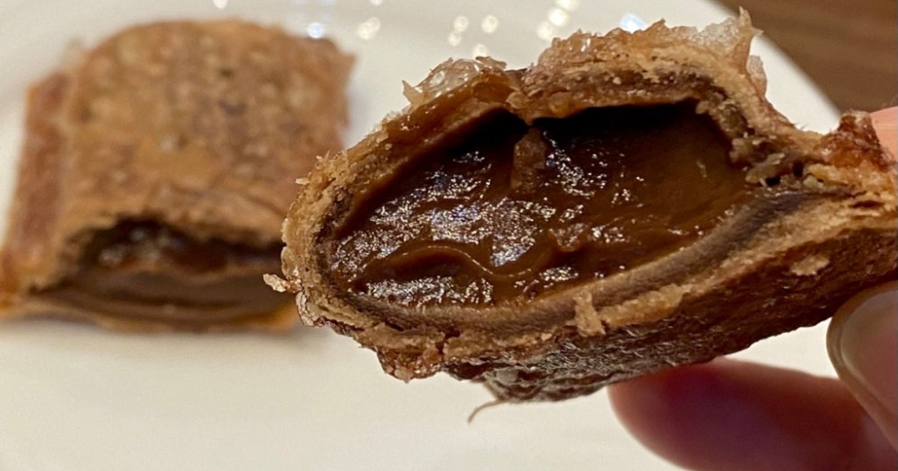 Taste-testing 3 fast food chains’ autumn chocolate pies in Japan to ...