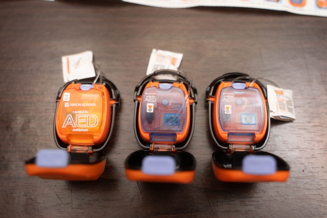 Defibrillator toys from Japanese capsule machines are so realistic they ...