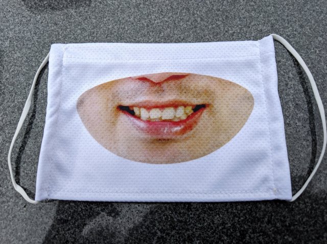 What happens when you wear a smile mask on a Japanese train ...