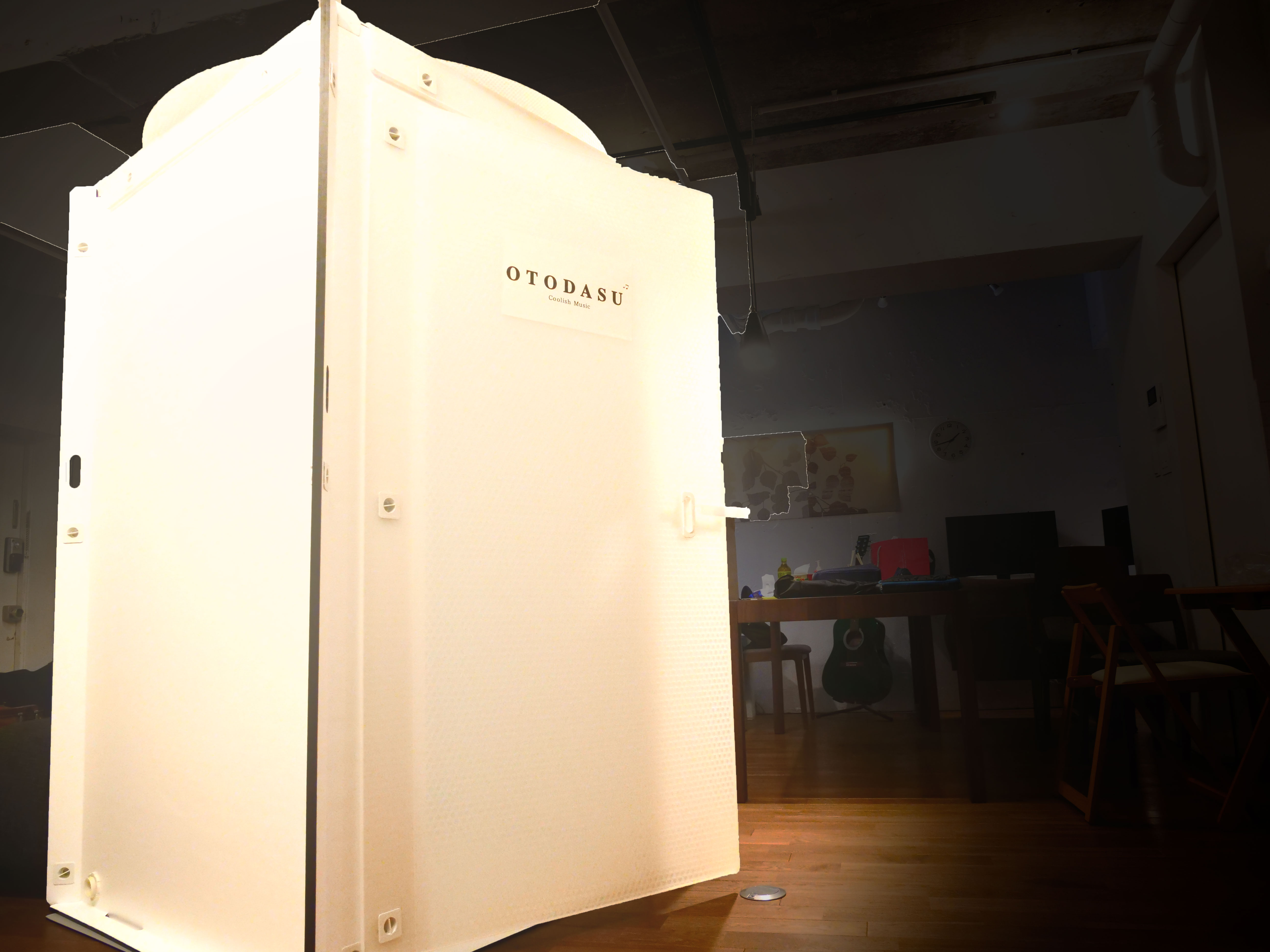 Japanese comedian uses traditional Japanese court instrument to play ...