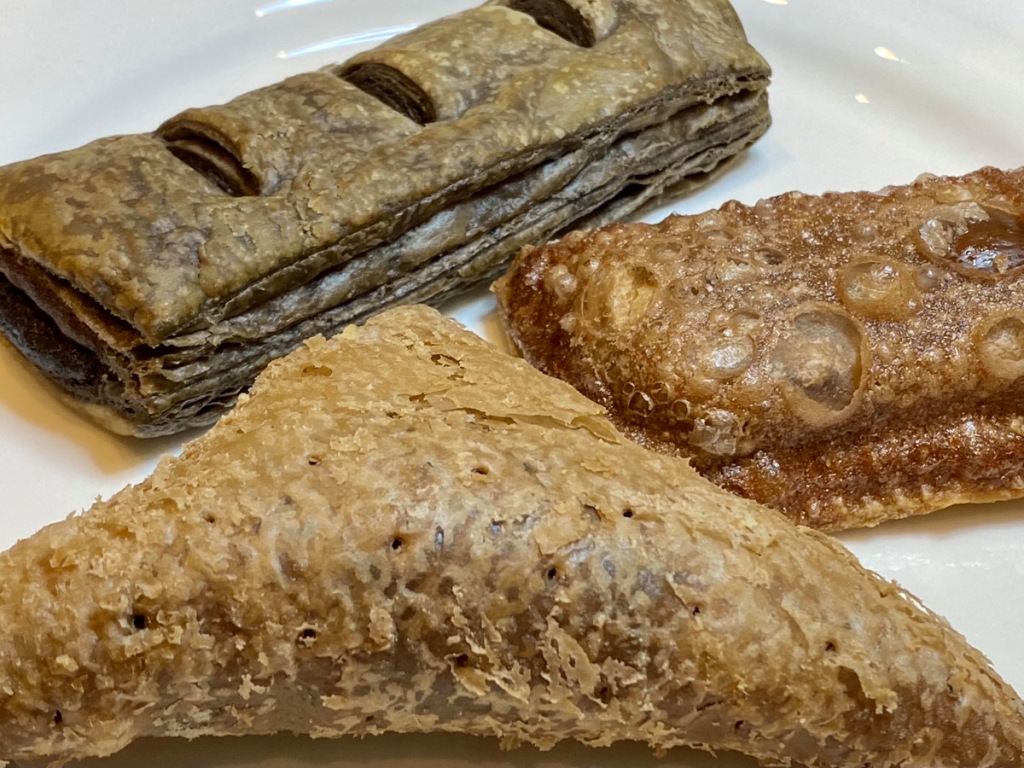 Taste-testing 3 fast food chains’ autumn chocolate pies in Japan to ...