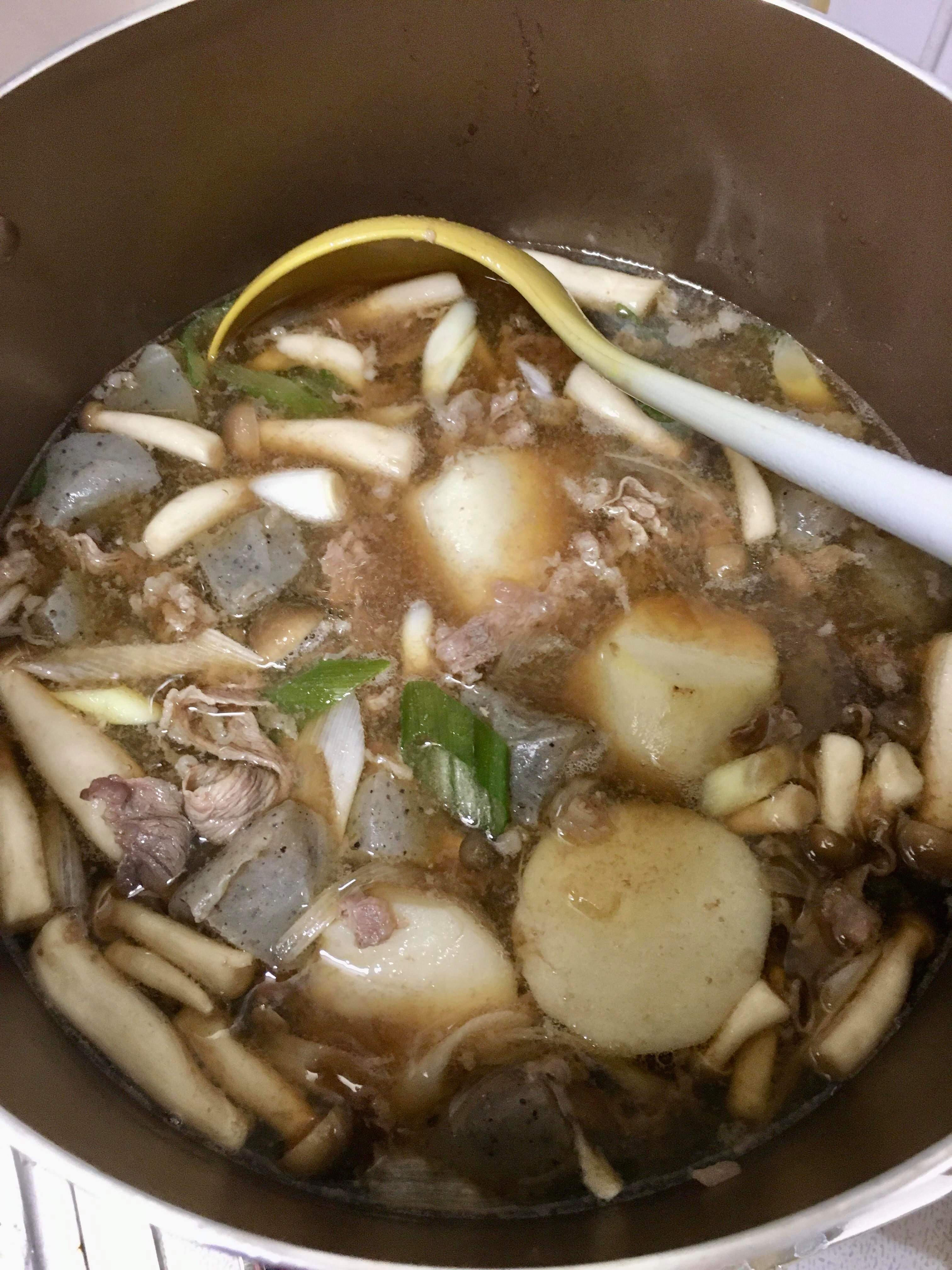 We try making imoni, the beloved taro and beef stew of northern Japan ...