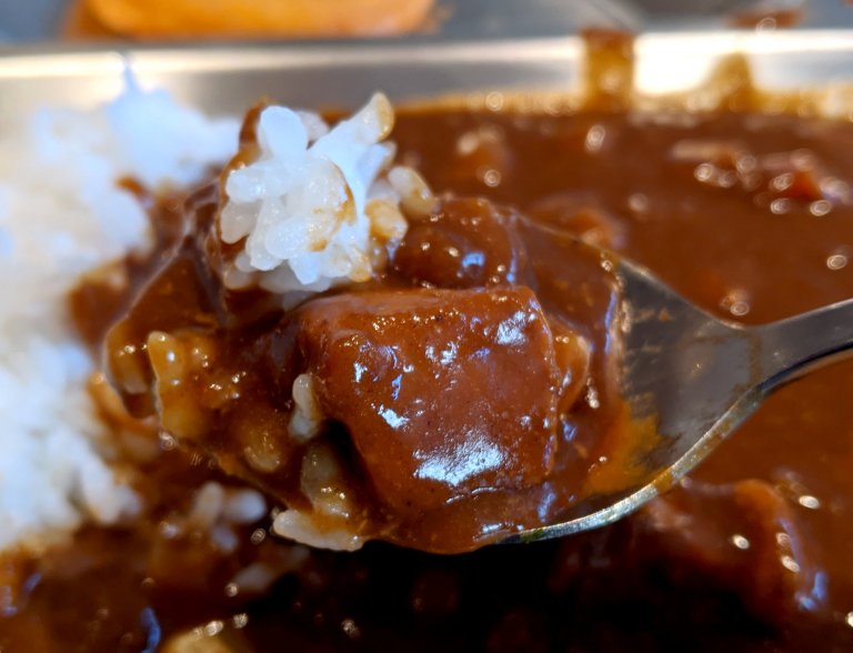 We indulge in all-you-can-eat “Navy Curry”, discover the buffet of our ...