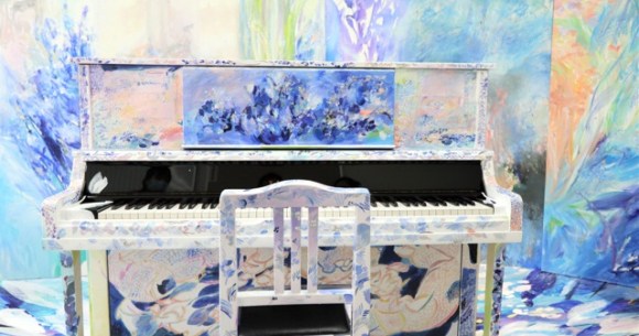 Colorful, temporary street piano boosts spirits of commuters, pianists ...