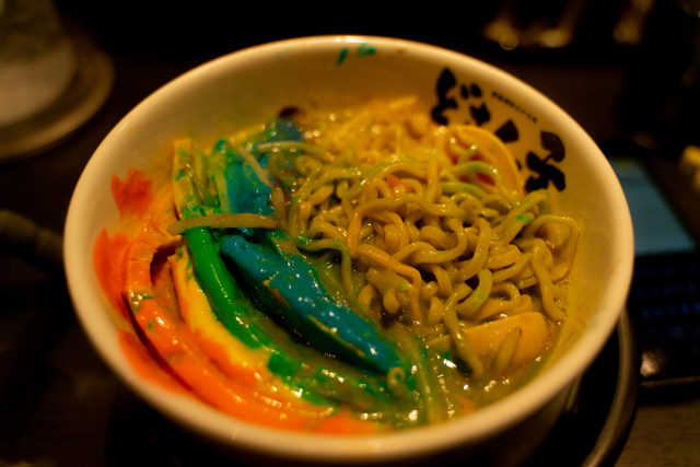 We try rainbow ramen, the happy noodles people in Japan are going crazy ...