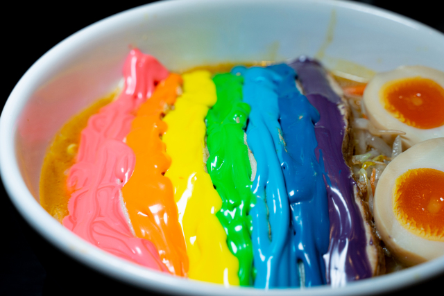 We try rainbow ramen, the happy noodles people in Japan are going crazy ...