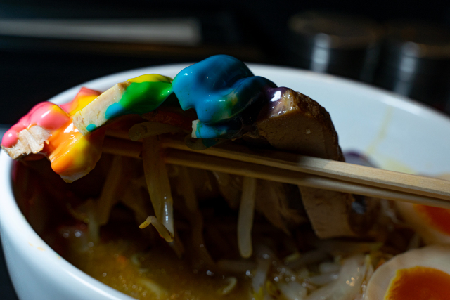 We try rainbow ramen, the happy noodles people in Japan are going crazy ...