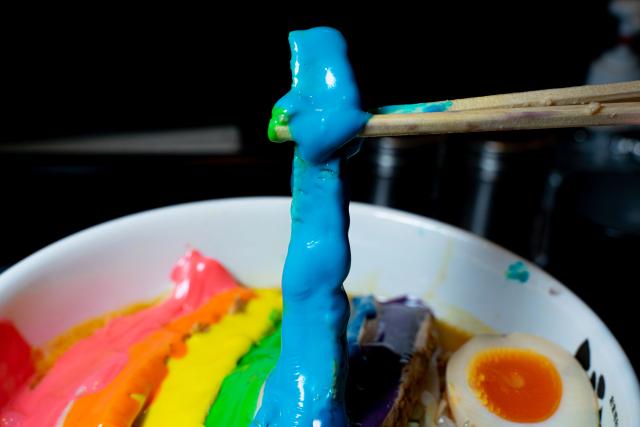 We try rainbow ramen, the happy noodles people in Japan are going crazy ...