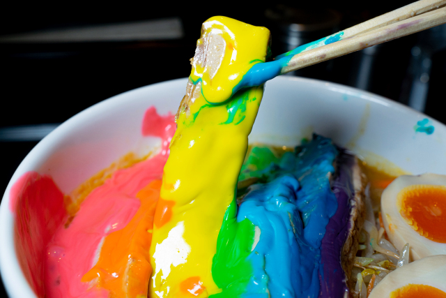 We try rainbow ramen, the happy noodles people in Japan are going crazy ...