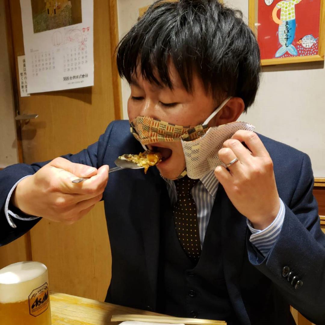 Japanese fashion company develops fabric mask with velcro-edge eating ...