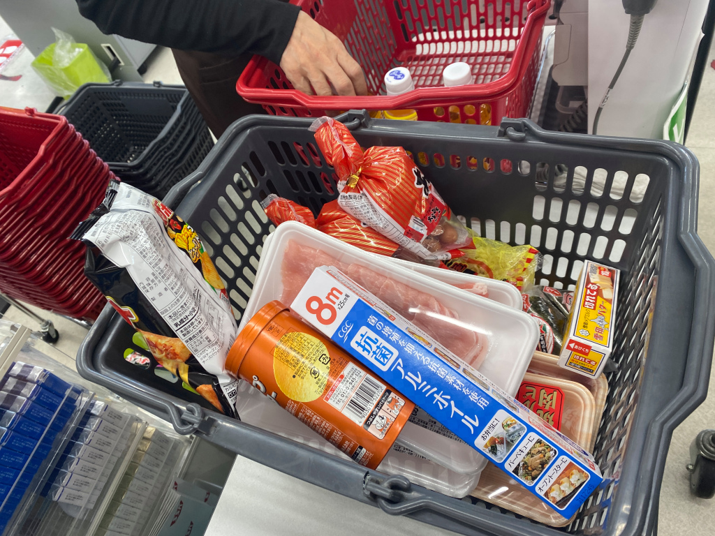 We experience what a real Okinawan beach party is like with the help of ...