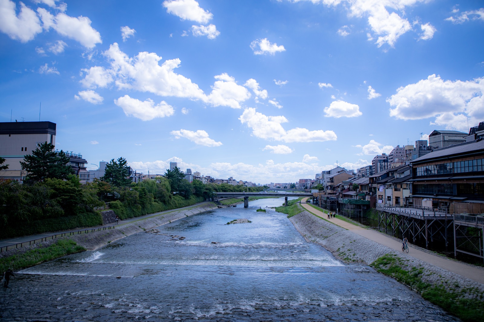 Photographer captures gorgeous shots of Kyoto’s Kamogawa River ...