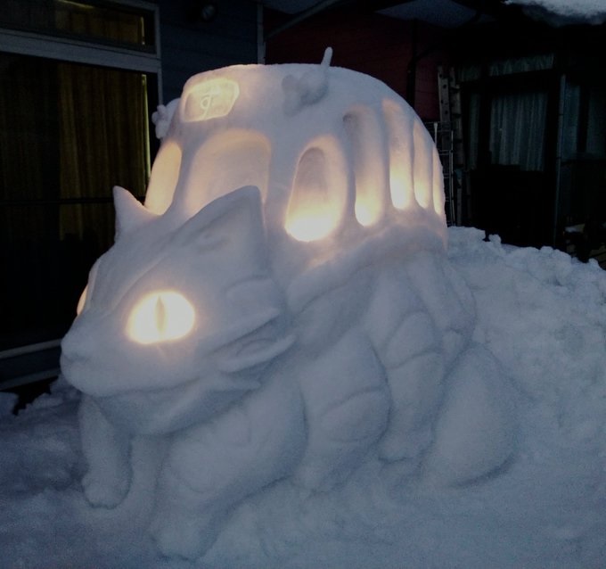 Master anime snowman builder in Japan makes snow Catbus and Pokémon ...