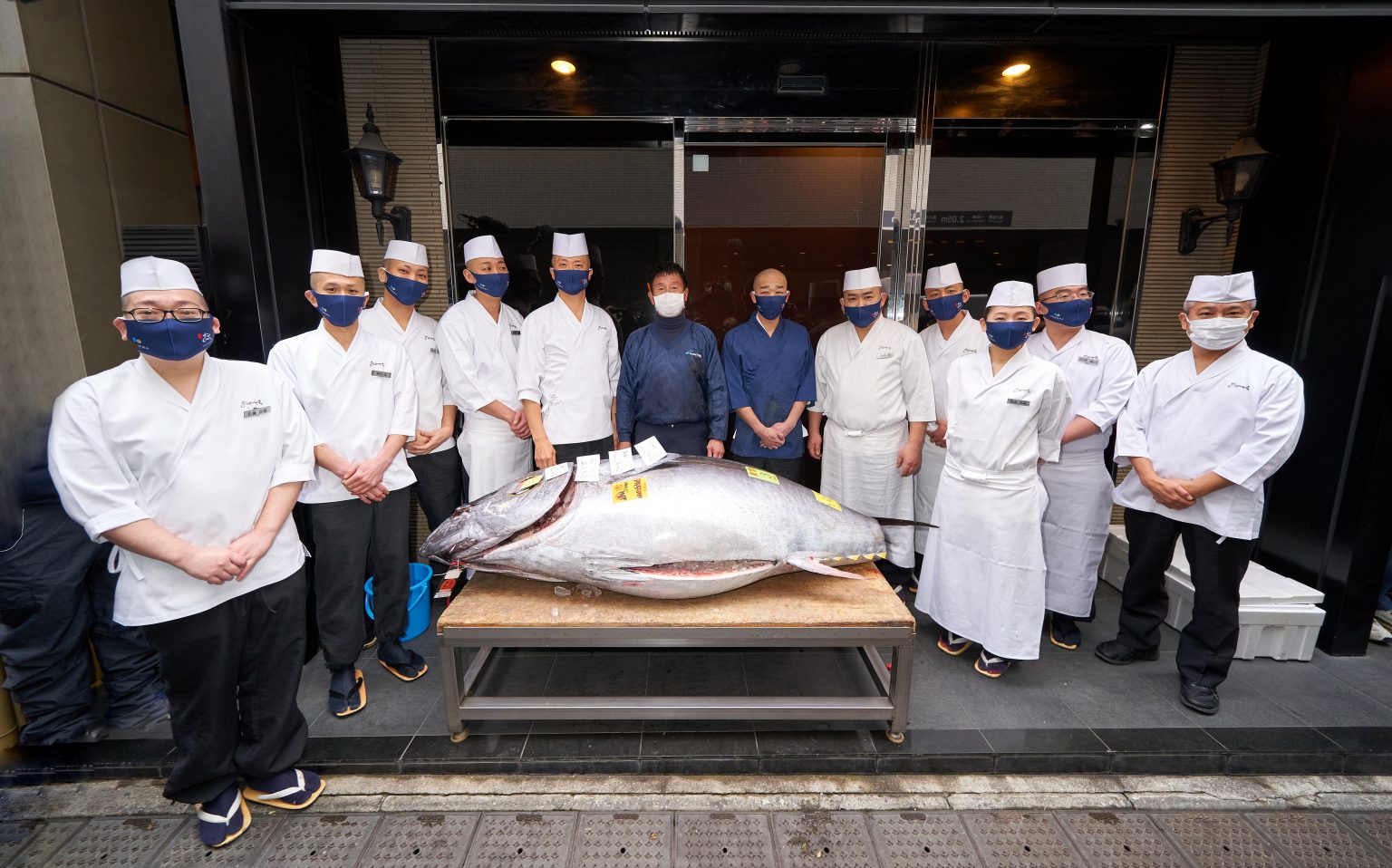 Tuna sells for record 333.6 million yen at Toyosu Fish Market auction ...