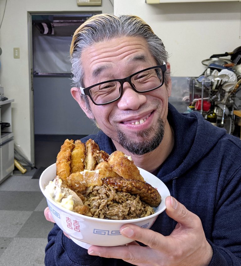 Mr. Sato orders a 5-kilogram, 12,000-calorie rice bowl with a pile of ...