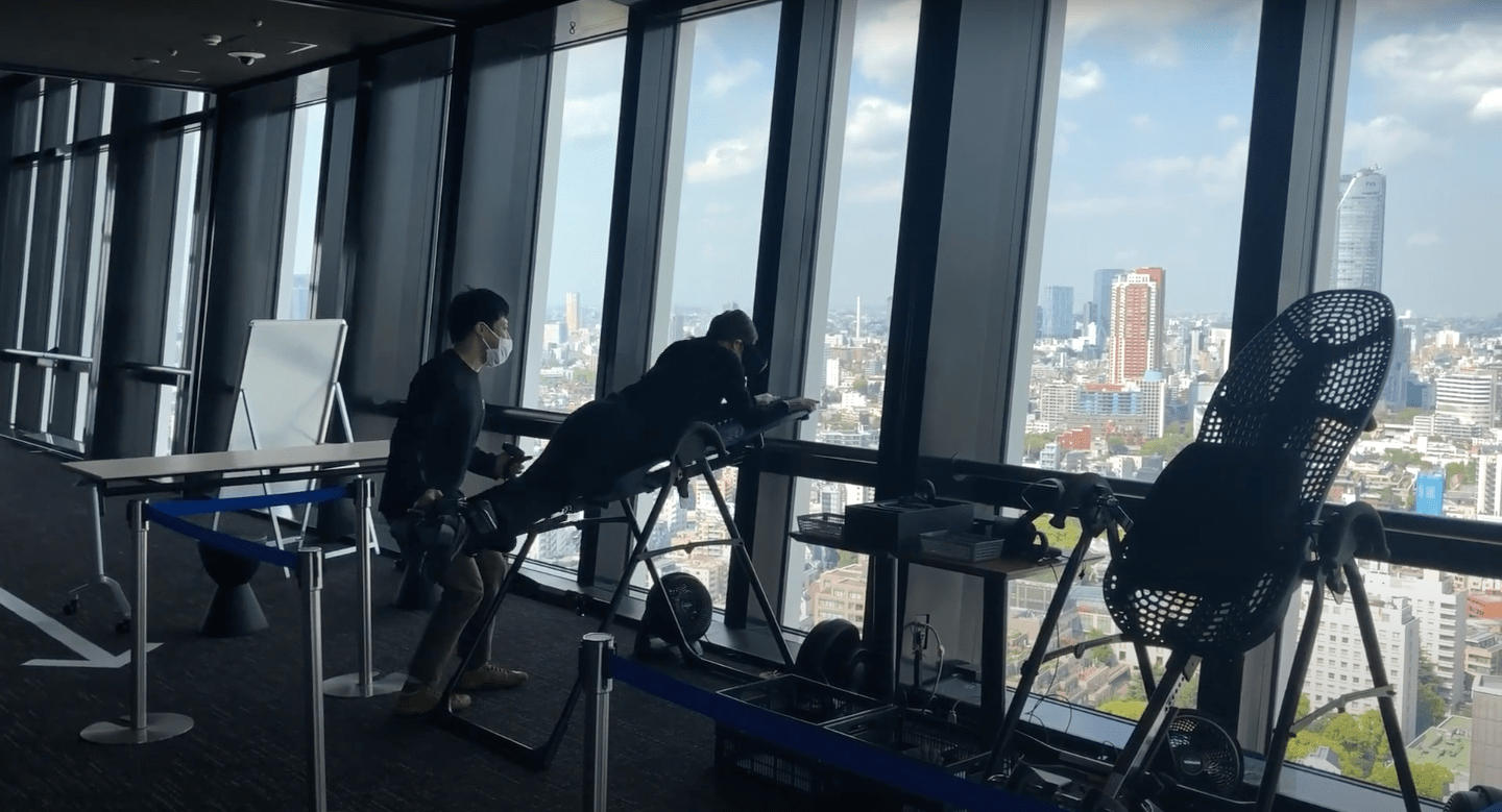 New virtual reality attraction allows thrill-seekers to bungee jump off ...