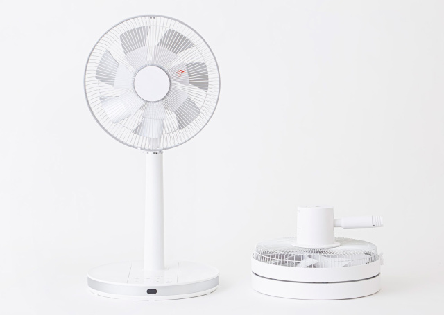 Japanese company creates ultra-compact foldable electric fan ...