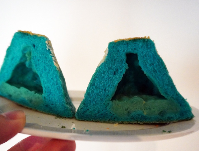 Mt Fuji Curry Bread: Worthy of the award and the long waiting list ...