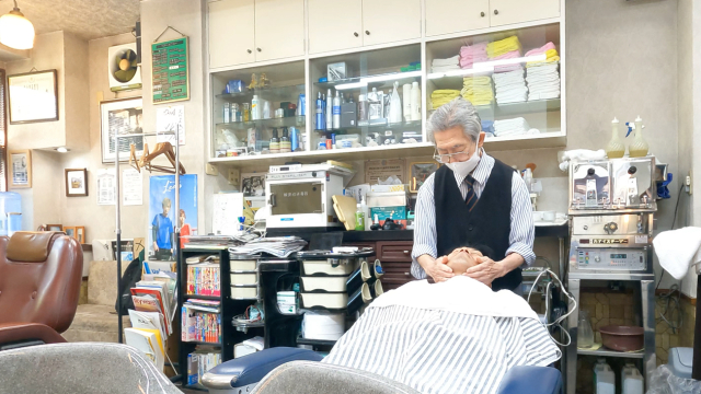 What it’s like to get a haircut at Japan’s oldest barber shop ...