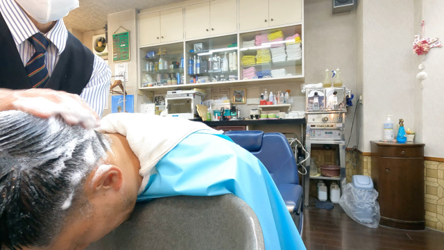 What it’s like to get a haircut at Japan’s oldest barber shop ...