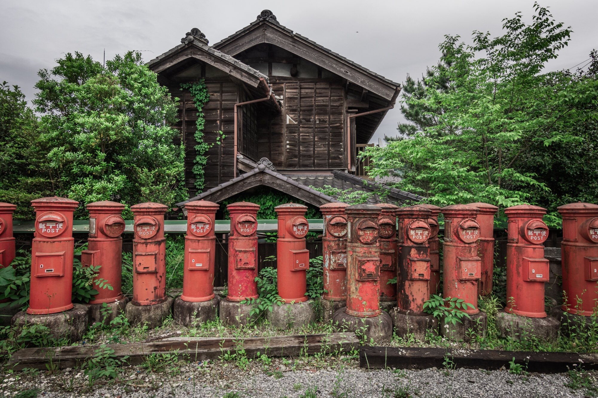 Compellingly creepy collection of retro mailboxes stands in rural ...