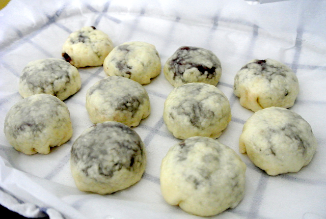 Make your own Japanese manju snacks with hotcake mix【SoraKitchen ...
