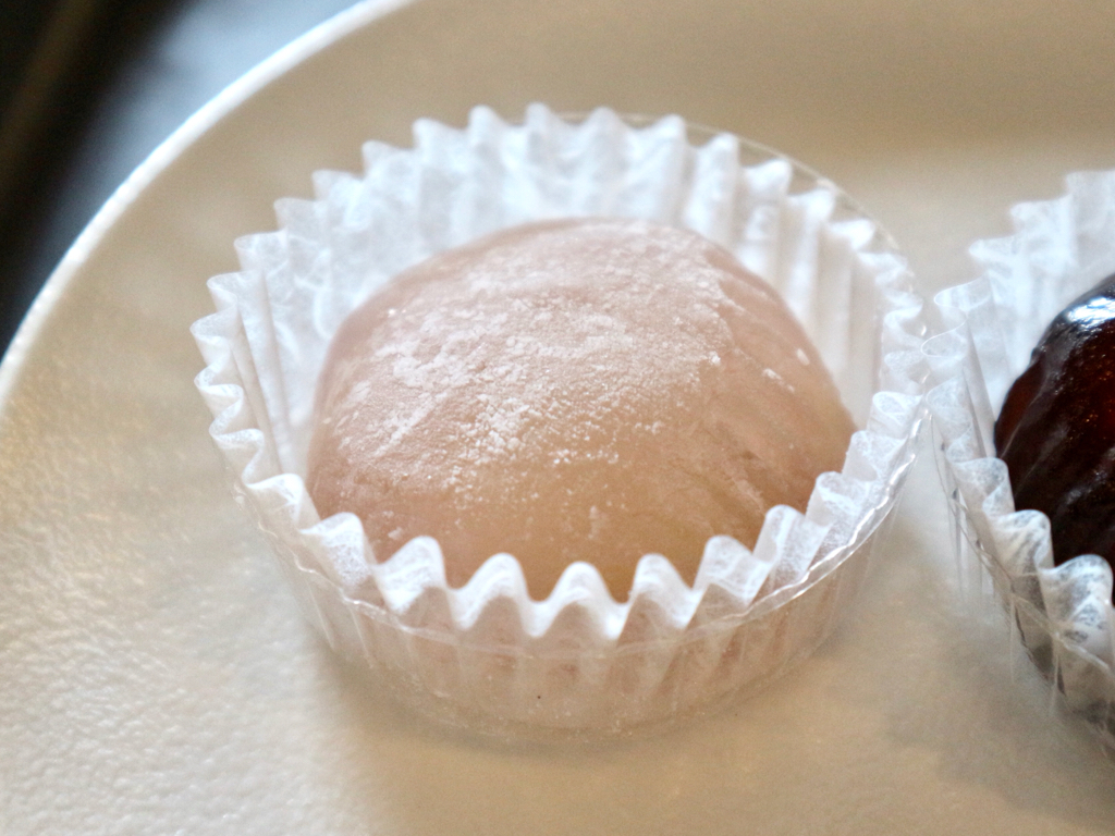 We try Starbucks Taiwan’s scrumptious mizu manju buns for the Dragon ...