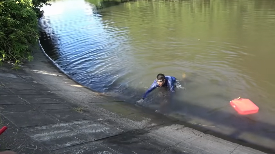 Japanese active coast guard demonstrates how dangerous it is to fall ...