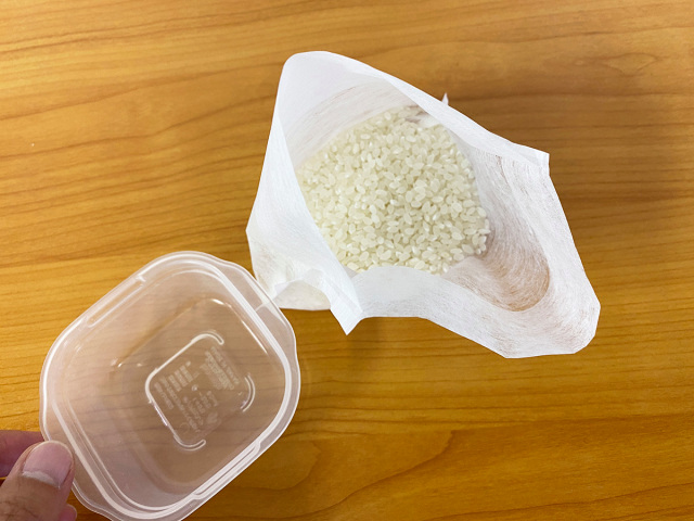 Testing out a Japanese rice cooker bag from a 100-yen store ...