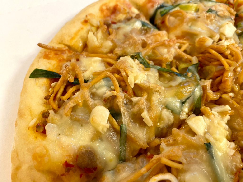 Tokyo’s Taiwan Ramen Pizza beats us into blissful submission with its ...