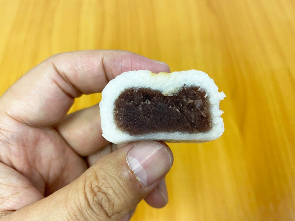 We munch on some real-life Slime dumplings from the Dragon Quest Walk ...